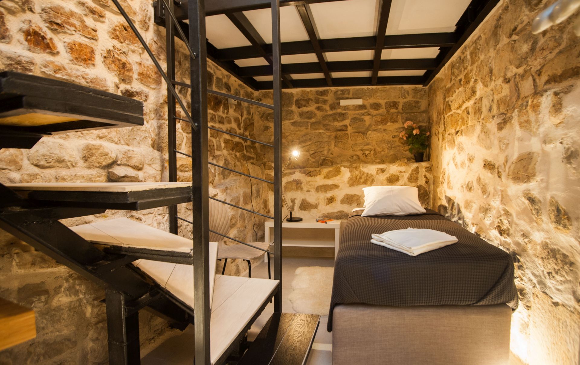 Rooms – pylonrooms